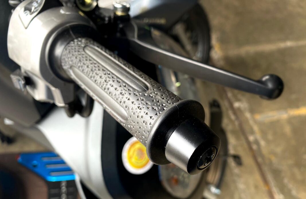 Bandul Stang Sepeda Motor, Si Kecil Yang Banyak Fungsinya - OtomotifZone